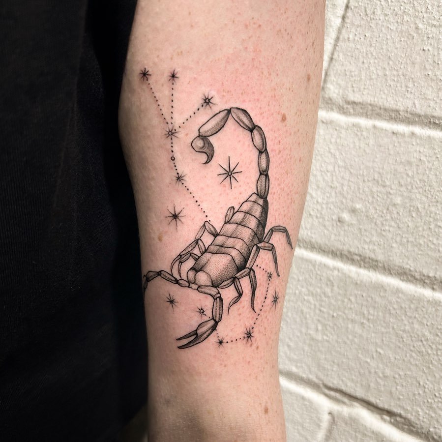 Tatuaż ze znakiem zodiaku Skorpion: symbole astrologiczne w sztuce ...